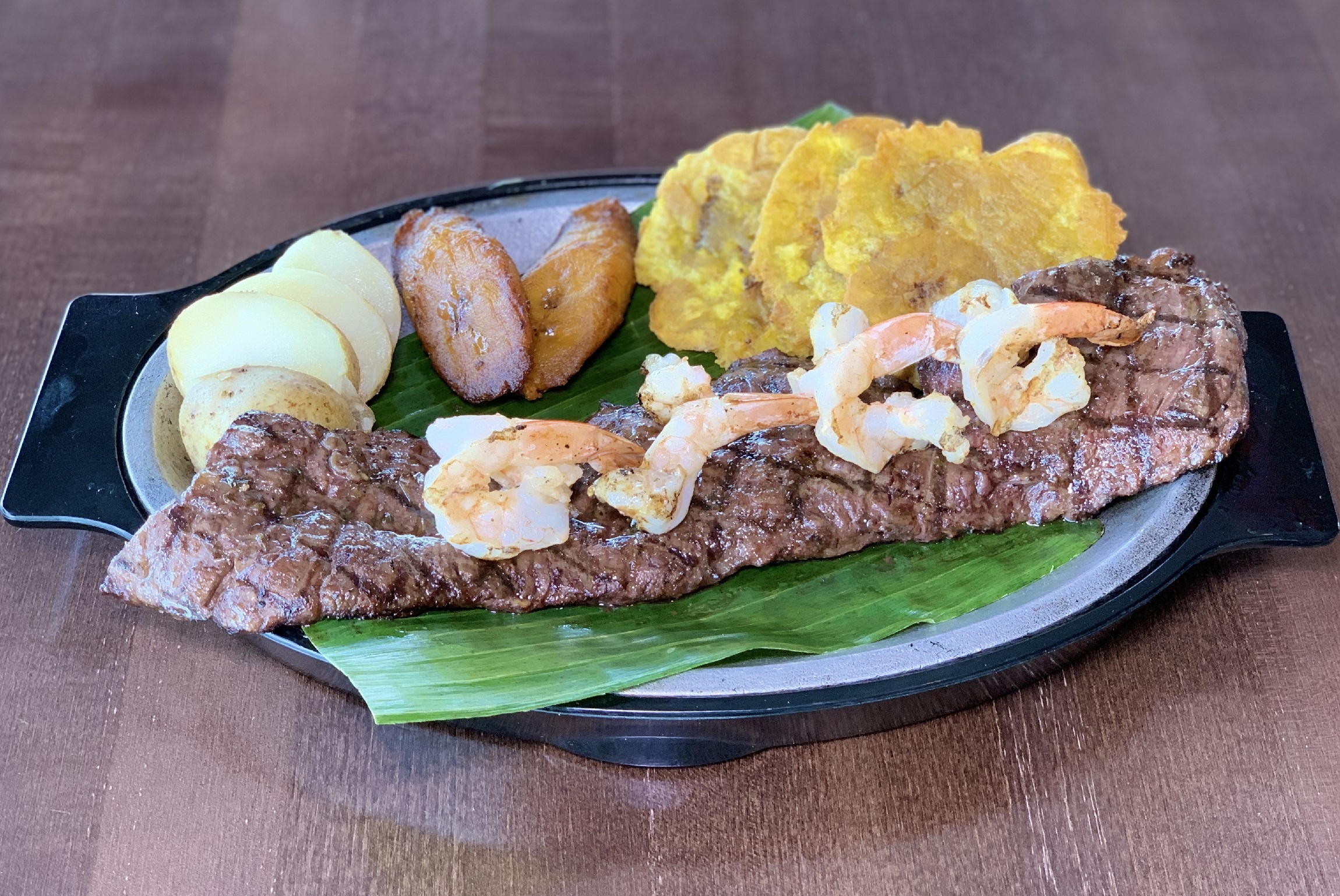 Churrasco 16oz con Camarones al Ajillo / Grilled Skirt Steak 16oz ...